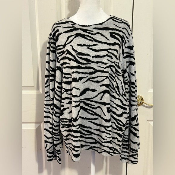 Sanctuary | Sweaters | Social Standard By Sanctuary Soft Cozy Zebra ...